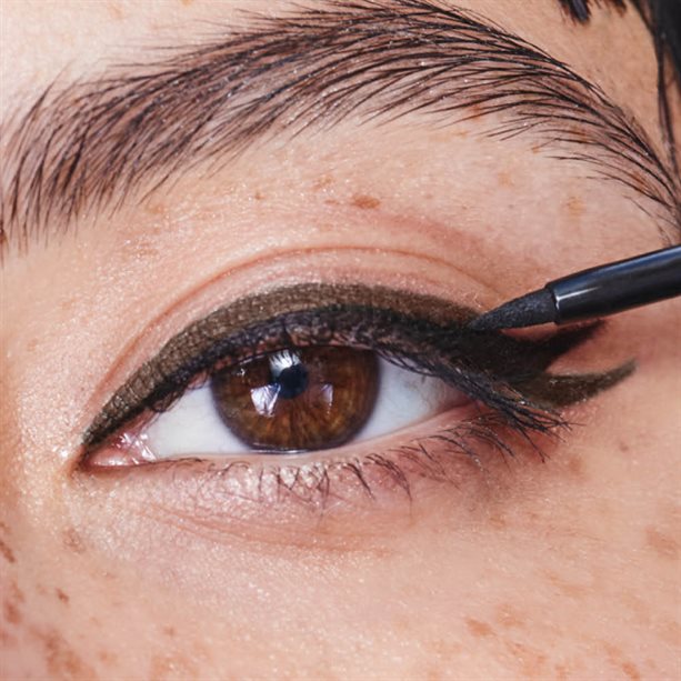 Eyeliner Liquido Power Stay | AVON IT